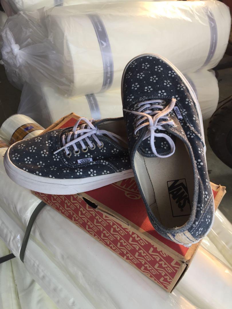 Vans batik, Men's Fashion, Footwear, Sneakers on Carousell