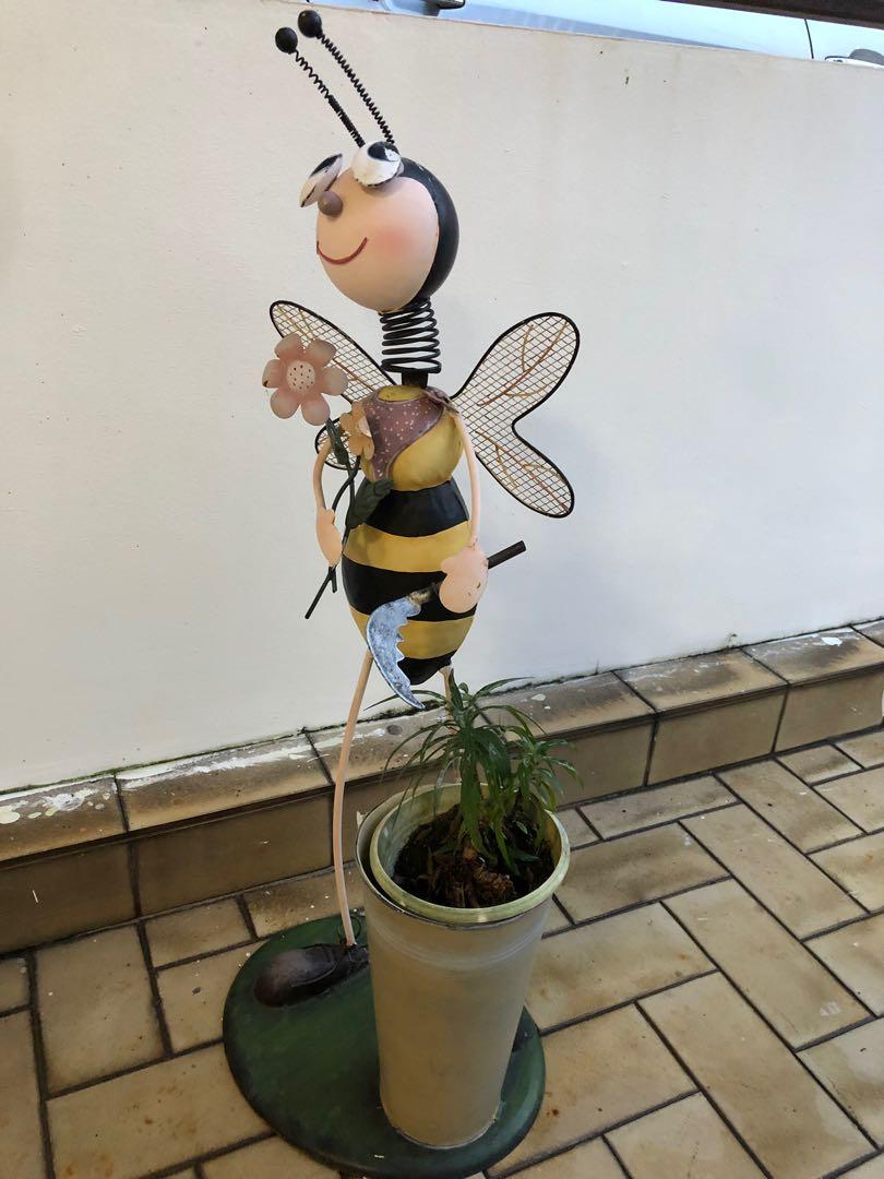 Bumble bee lady, Everything Else on Carousell