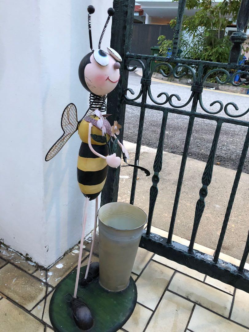 Bumble bee lady, Everything Else on Carousell