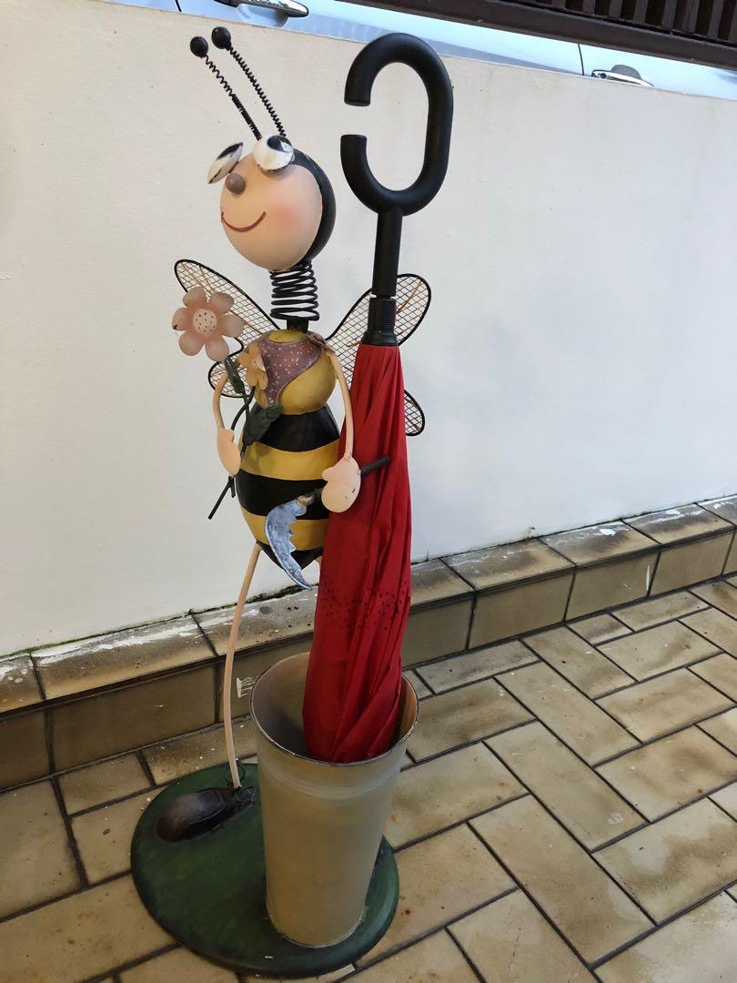 Bumble bee lady, Everything Else on Carousell