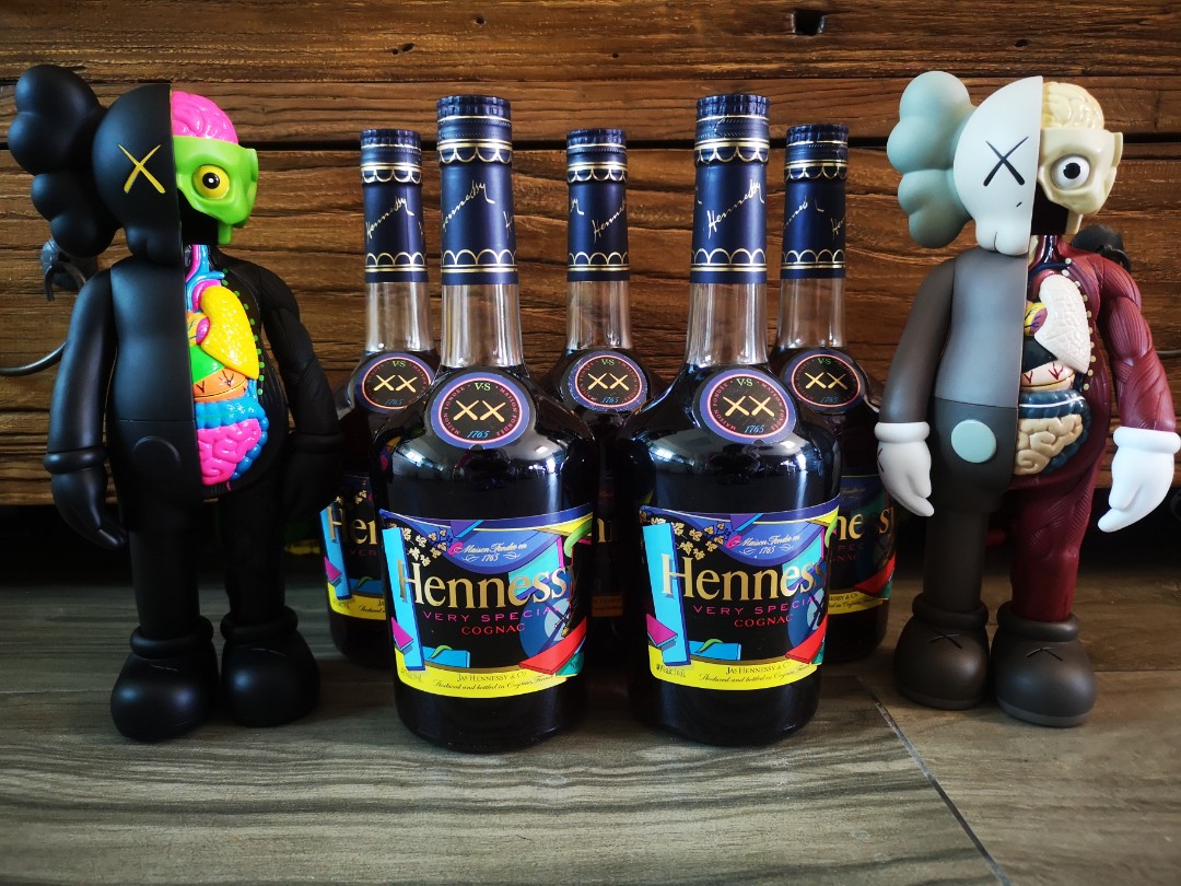 Kaws × Hennessy Limited Edition, 興趣及遊戲, 玩具 & 遊戲類 - Carousell