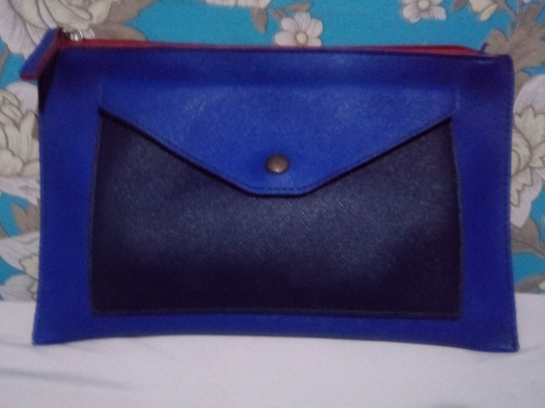 Bench Pouch, Women's Fashion, Bags & Wallets, Purses & Pouches on Carousell