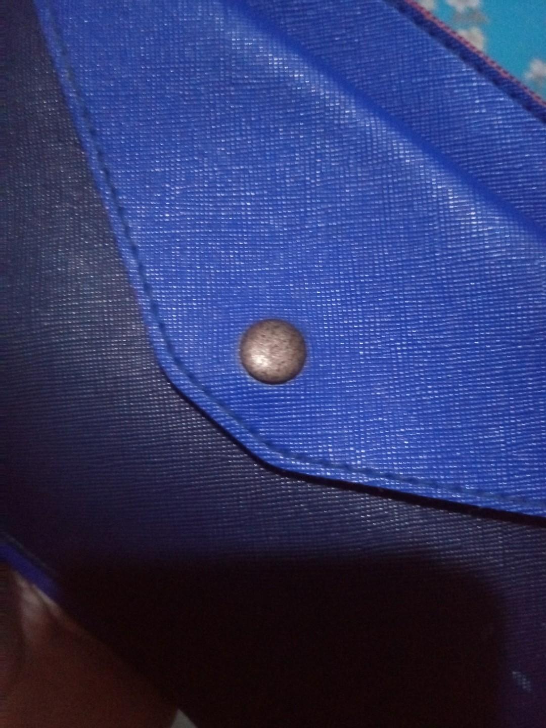 Bench Pouch, Women's Fashion, Bags & Wallets, Purses & Pouches on Carousell