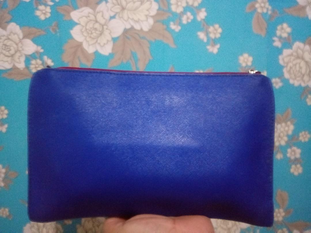 Bench Pouch, Women's Fashion, Bags & Wallets, Purses & Pouches on Carousell