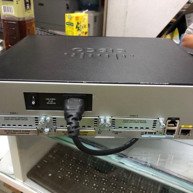 Cisco 1941 router 買一送一（送果隻外觀花同粒，但機件正常）, 電腦＆科技, 電腦周邊及配件, Wifi及上網相關產品 ...