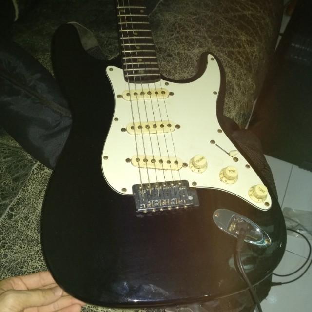 Axtech Electric Guitar with Amp, Hobbies & Toys, Music & Media, Musical ...