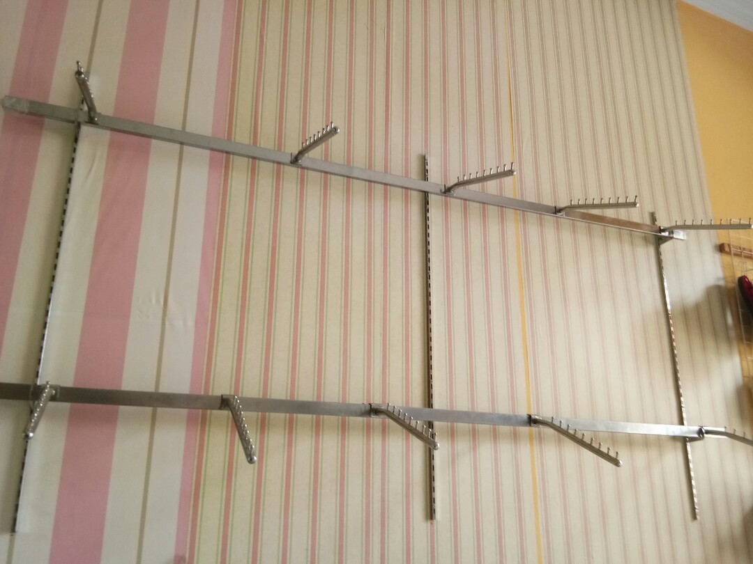 Besi Display utk di toko, Barang Yang Dicari di Carousell