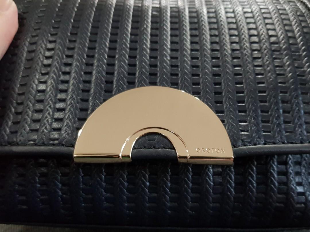 Oroton Baux Woven Sling bag (Midnight Blue), Luxury, Bags & Wallets on Carousell