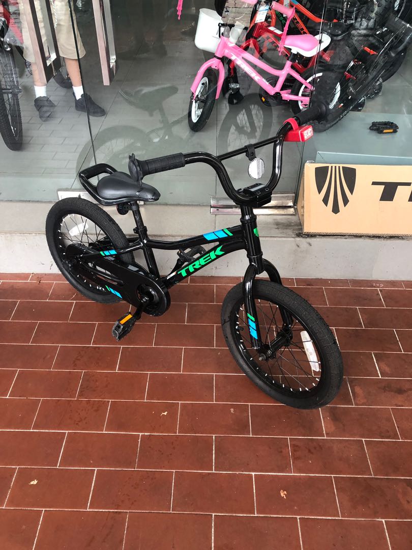 Trek 16 inch bike and helmet, Sports Equipment, Bicycles & Parts ...