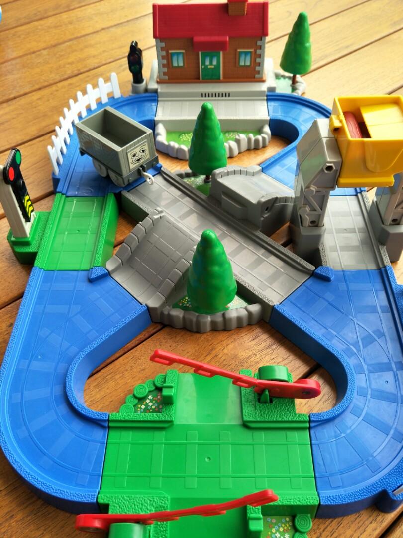 Tomy Thomas & Friends Surprise Action Station Playset, Hobbies & Toys ...