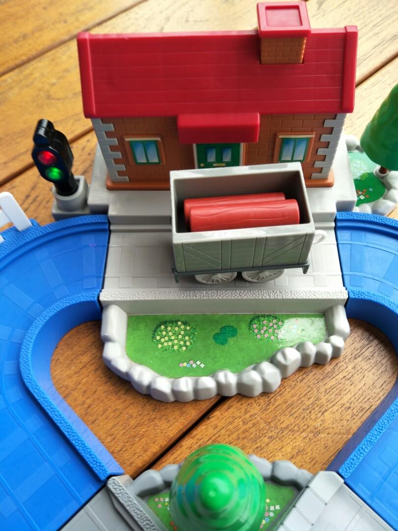 Tomy Thomas & Friends Surprise Action Station Playset, Hobbies & Toys ...