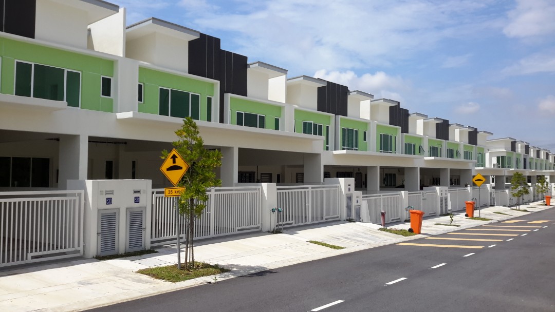 Below Bank Value 2 Storey Superlink Dextora, Hijayu 3A, Sendayan, Property, For Sale on Carousell