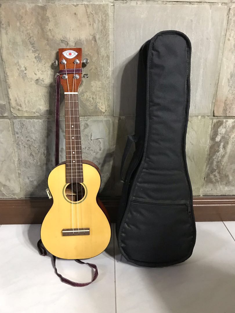 Ukulele, Hobbies & Toys, Music & Media, Musical Instruments on Carousell