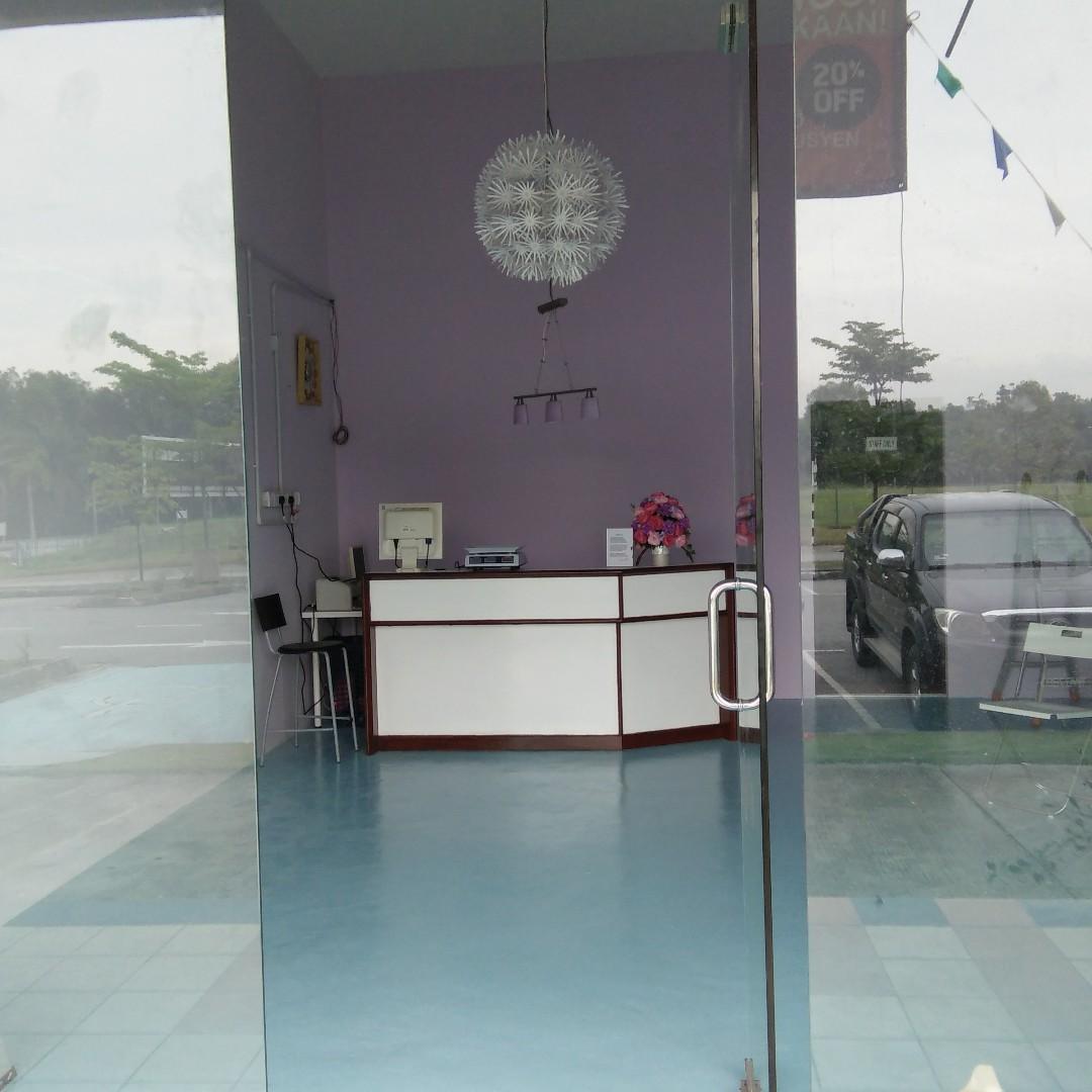 KACA DINDING TAHAN PECAH l 12mm tebal, Services, Others on Carousell