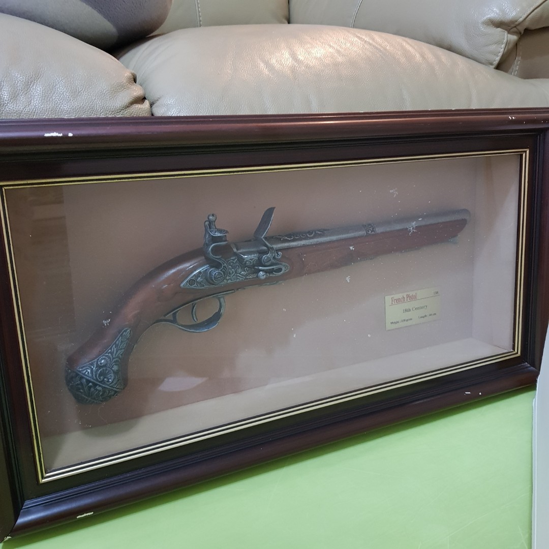 Antique Gun Display, Hobbies & Toys, Memorabilia & Collectibles ...