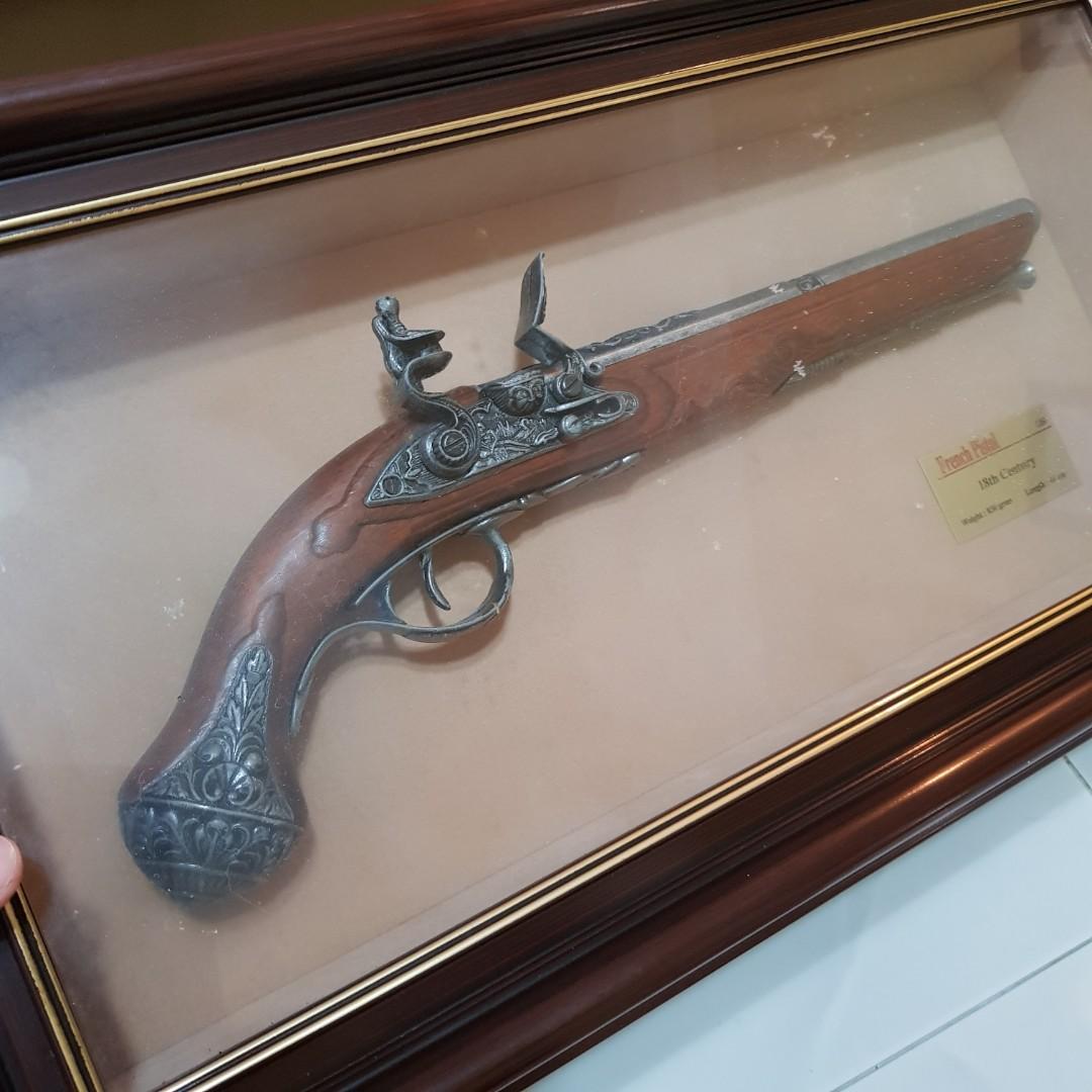 Antique Gun Display, Hobbies & Toys, Memorabilia & Collectibles ...