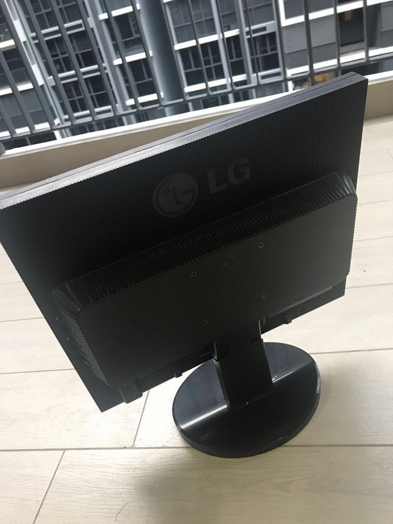 LG computer monitor, Home Appliances, TVs & Entertainment Systems on ...