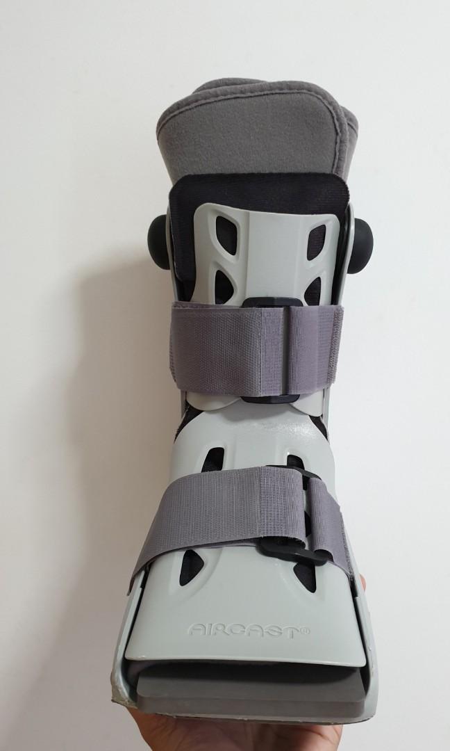 2nd hand aircast walker (robocop boot), Health & Nutrition, Assistive ...