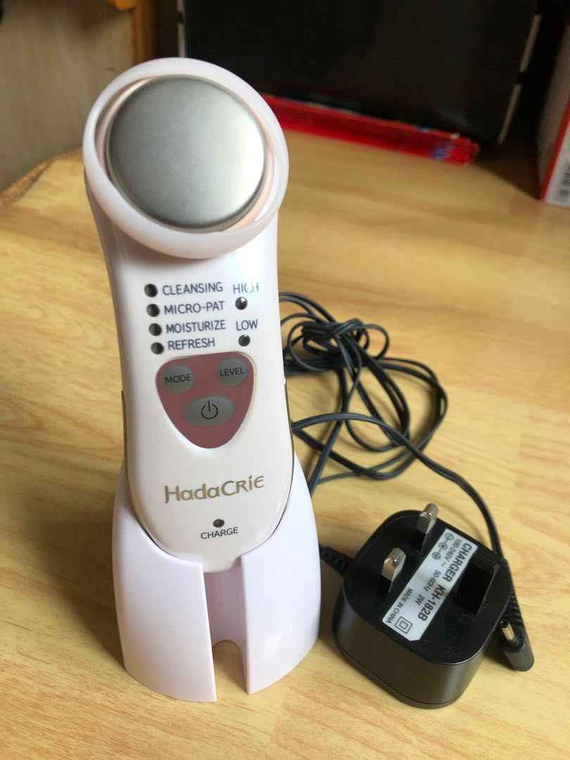 Hitachi 導出導入機 Hada Crie, 美容＆化妝品, 健康及美容 - 皮膚護理, 面部 - 面部護理 - Carousell