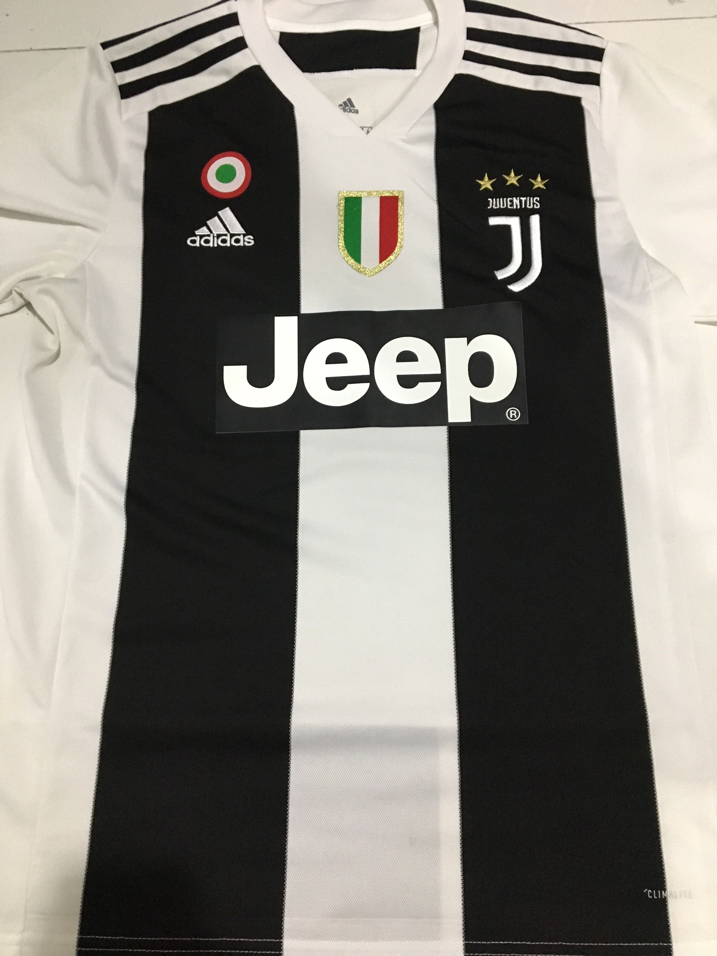Juventus 18/19 home kit, Men's Fashion, Activewear on Carousell