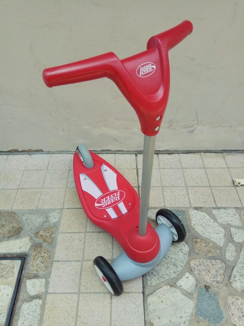 Radio Flyer 3-wheel scooter, Babies & Kids, Infant Playtime on Carousell