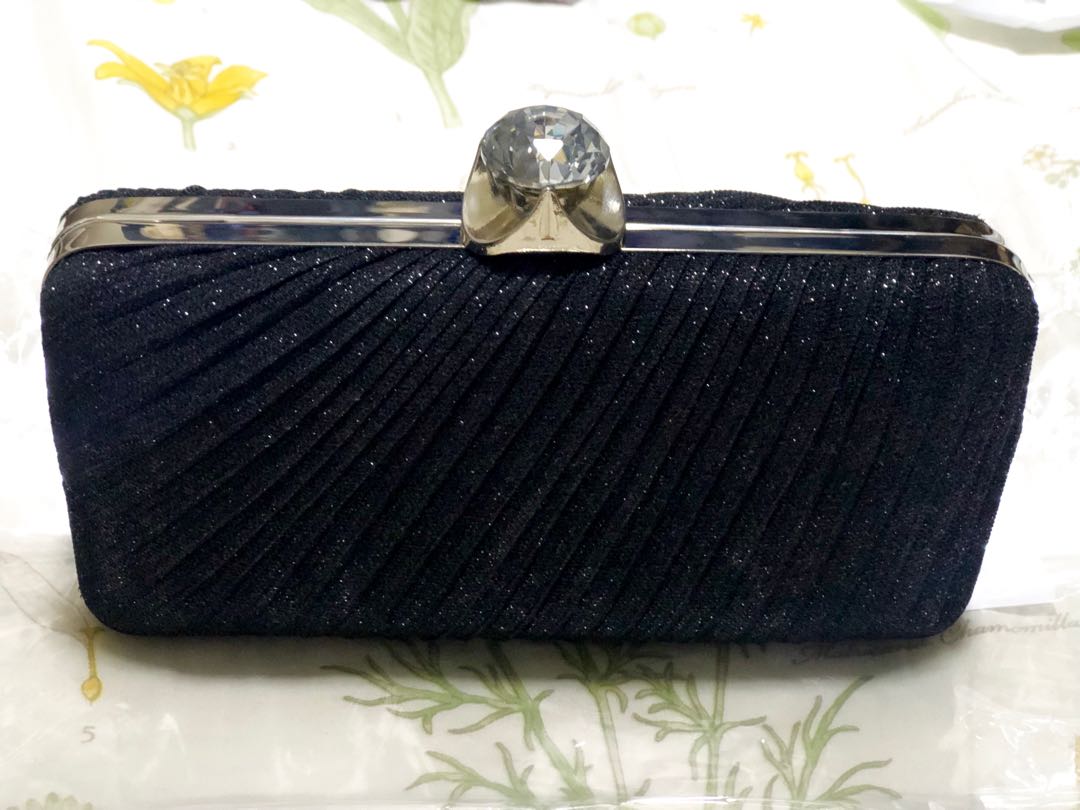 Simple Elegant Clutch, Women's Fashion, Bags & Wallets, Clutches on ...