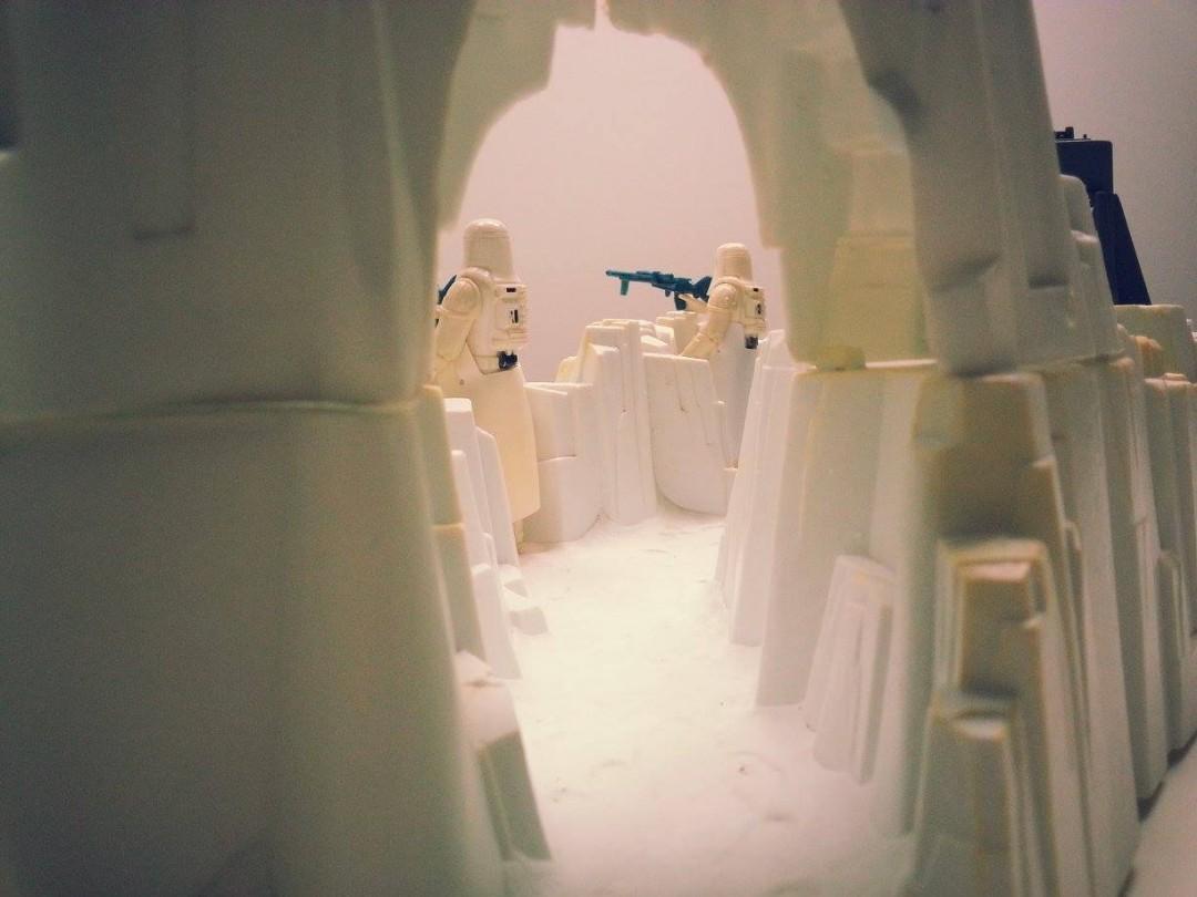 Star Wars Vintage Kenner Hoth Imperial Attack Base Playset, Hobbies ...
