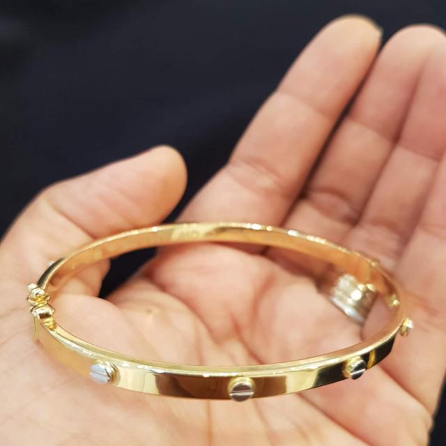 18k VSPL saudi gold bangle, Luxury, Accessories on Carousell