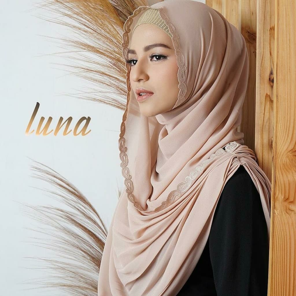 Luna Shawl (Raya Shawl), Women's Fashion, Dresses & Sets, Traditional ...