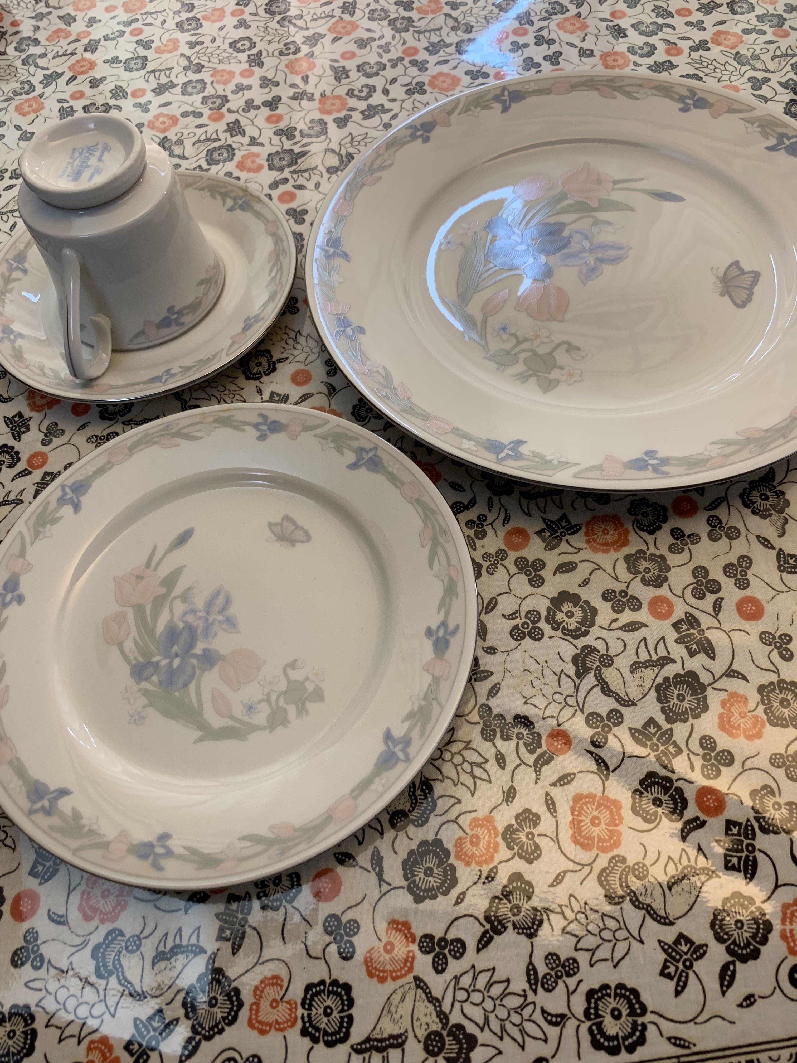 Vintage Plates, Furniture & Home Living, Kitchenware & Tableware ...