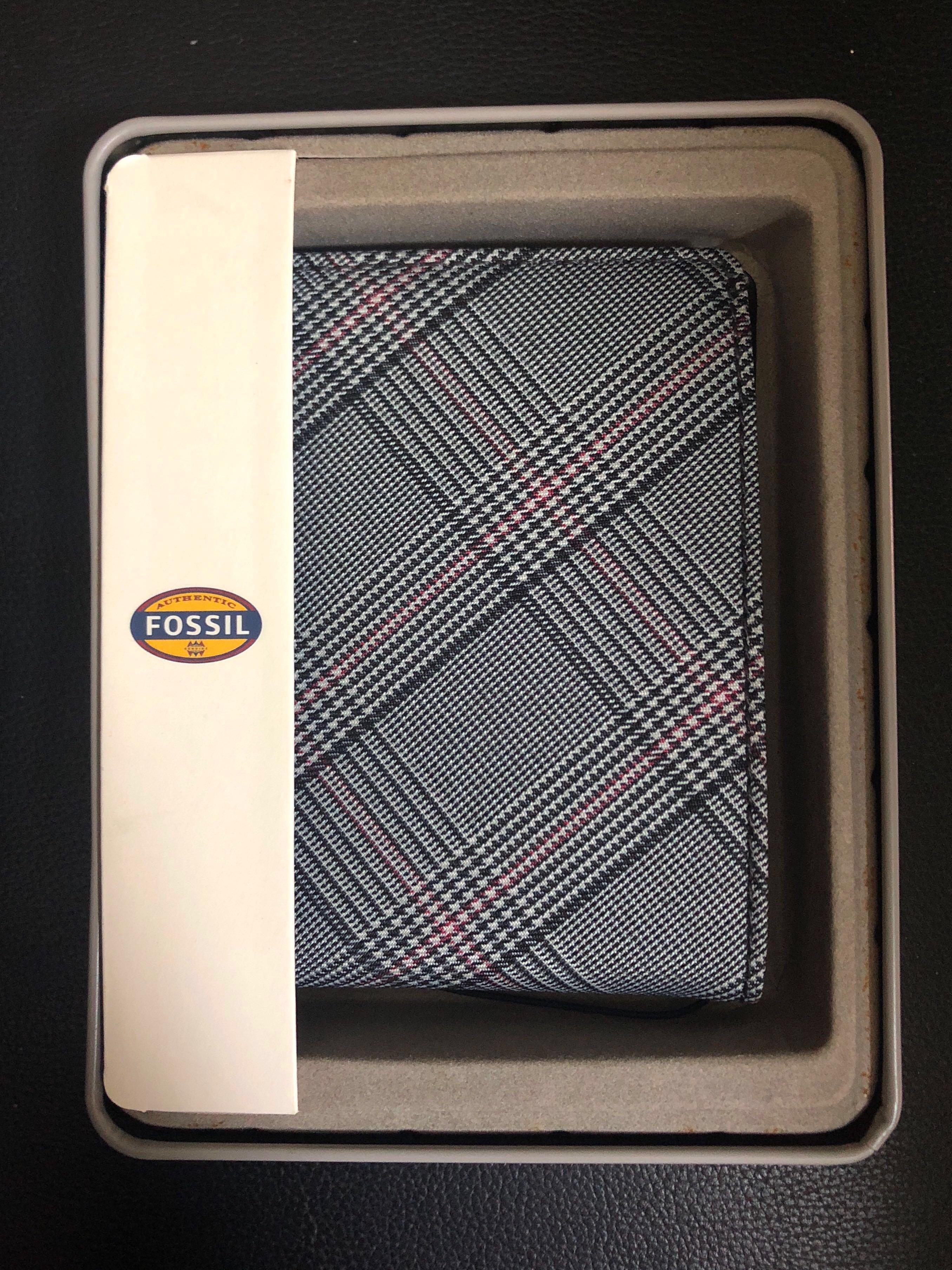 Fossil wallet, Luxury, Bags & Wallets on Carousell