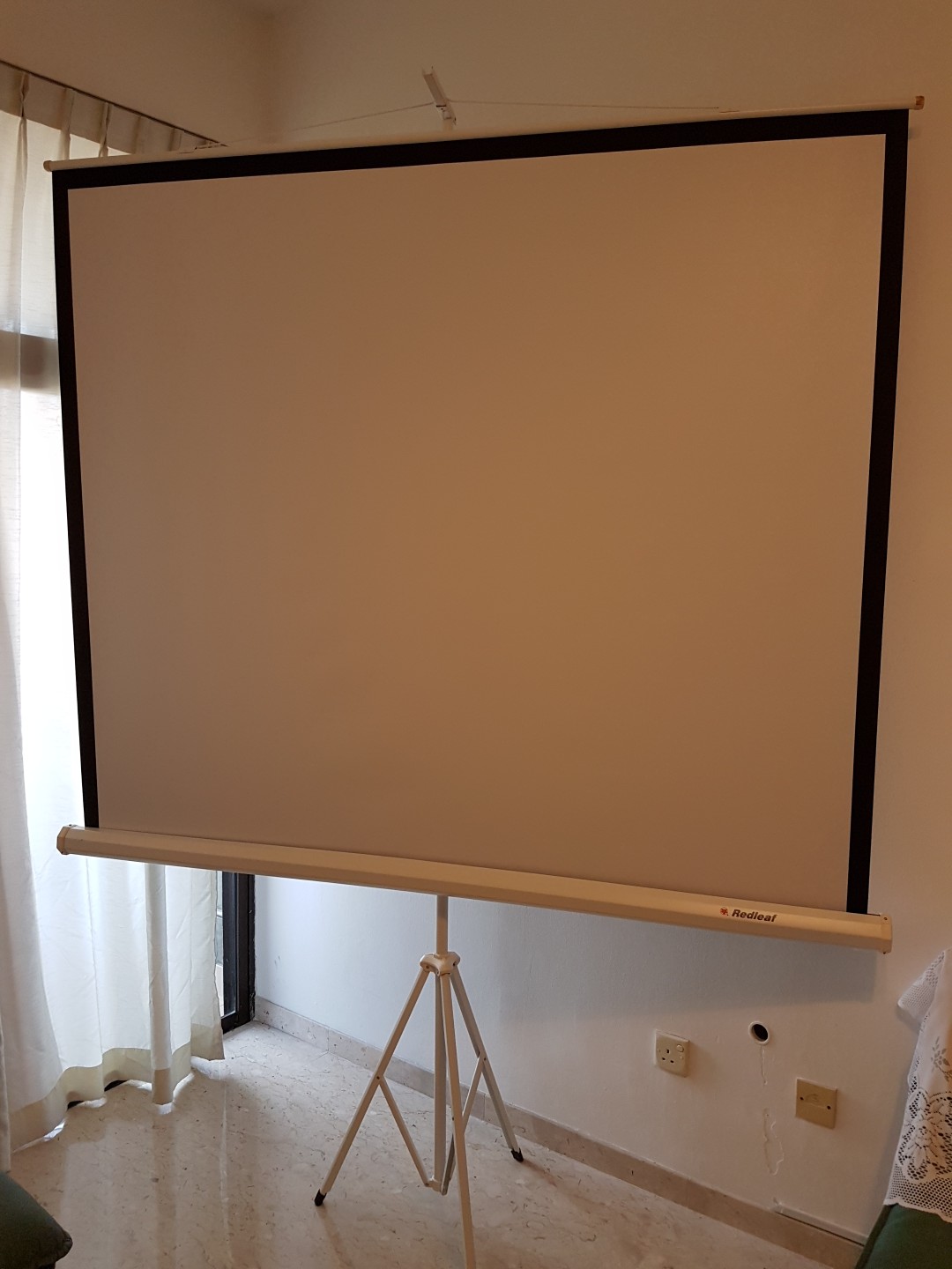 Red Leaf Projection Screen, TV & Home Appliances, TV & Entertainment ...