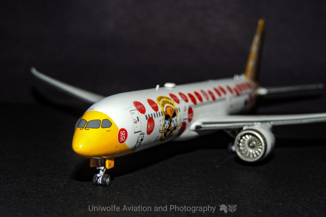 [RARE] Scoot Boeing 787-9 SG50 Livery 1:400, Hobbies & Toys, Toys & Games on Carousell