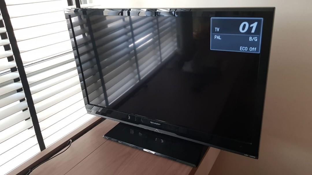 Sharp LC-32LE240M LCD 32" TV, TV & Home Appliances, TV & Entertainment ...