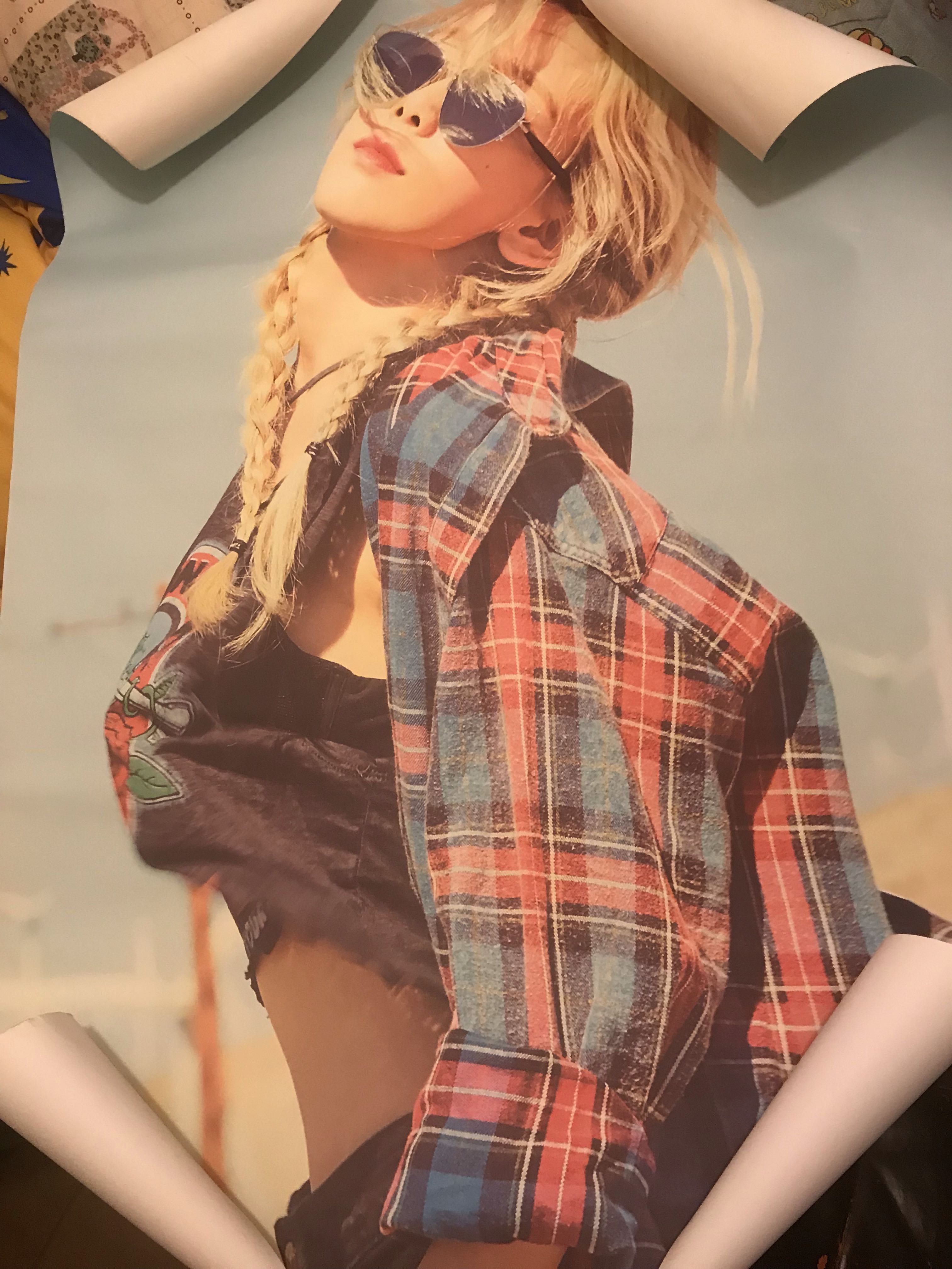 Taeyeon 太妍 《why》專輯 海報/poster, 興趣及遊戲, 收藏品及紀念品, 韓流 - Carousell