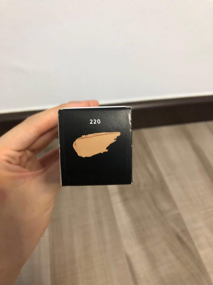 Fenty Beauty Pro Filt’r Soft Matte Longwear Foundation Shade 220 ...