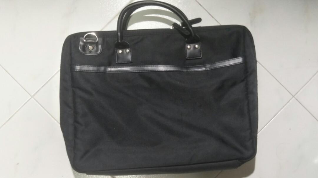 Samsung black laptop bag, Men's Fashion, Bags, Briefcases on Carousell
