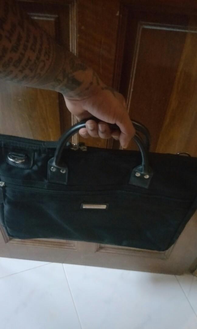 Samsung black laptop bag, Men's Fashion, Bags, Briefcases on Carousell