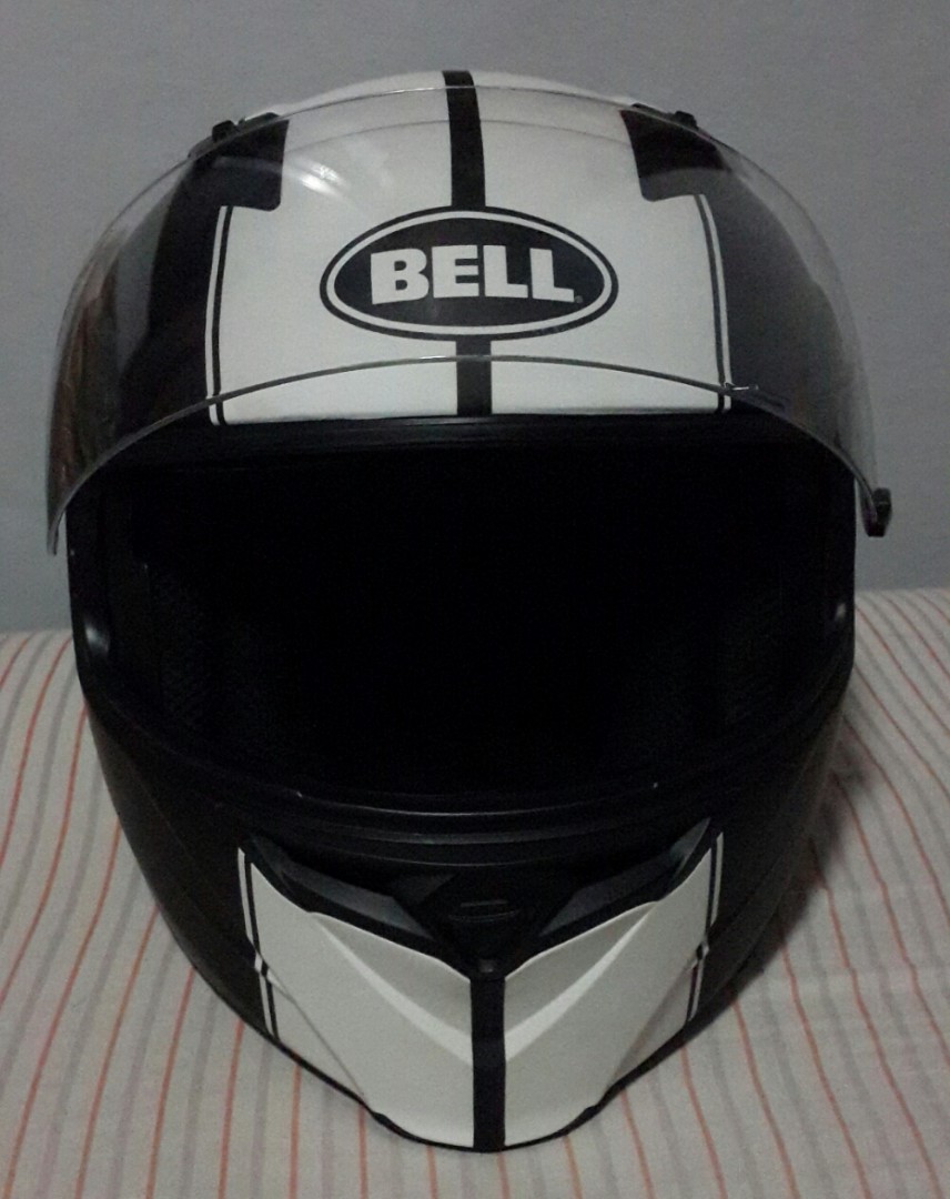 Bell Revolver Evo Motorcycle Helmet, Motorbikes on Carousell