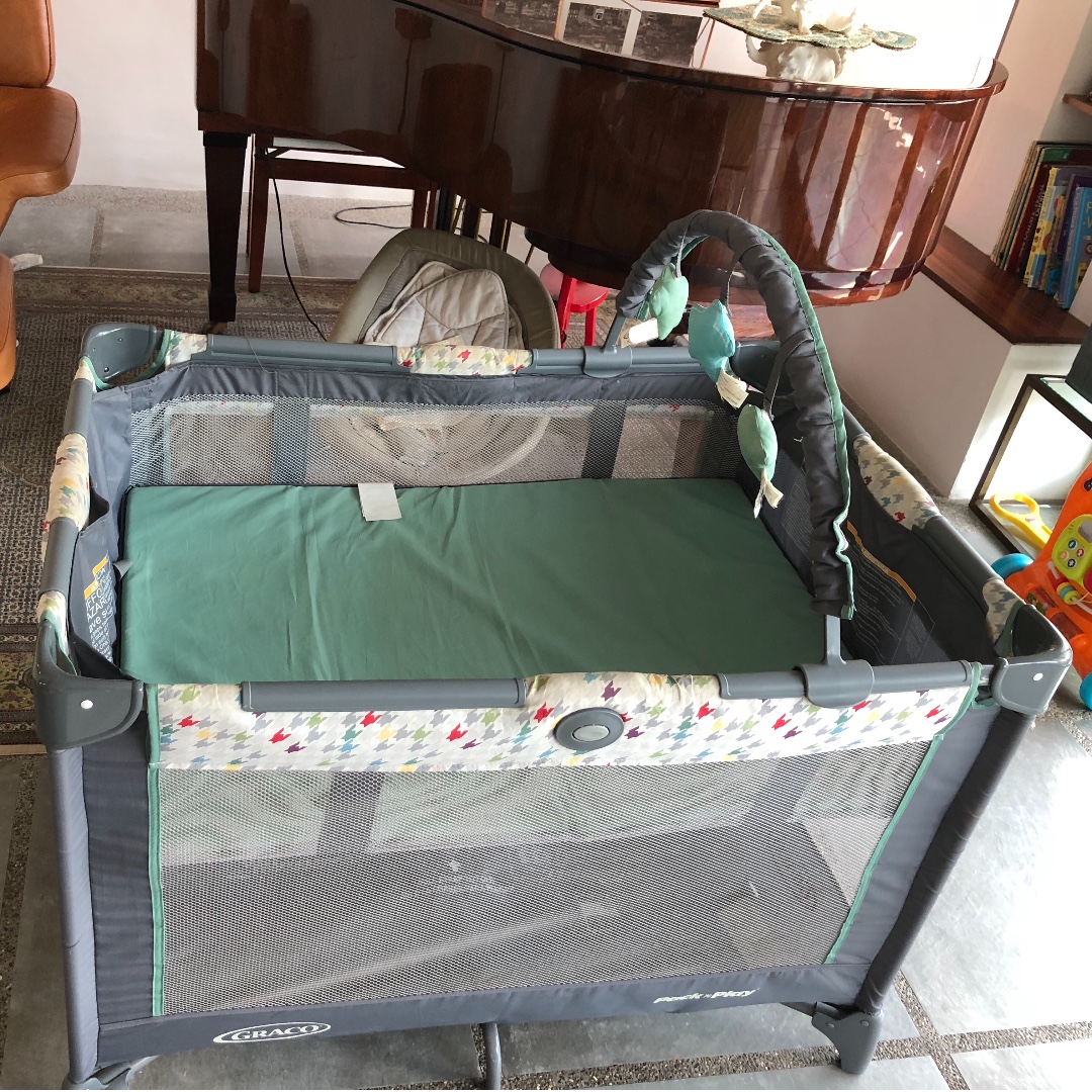 Graco cot/play pen, Babies & Kids, Baby Nursery & Kids Furniture, Cots ...
