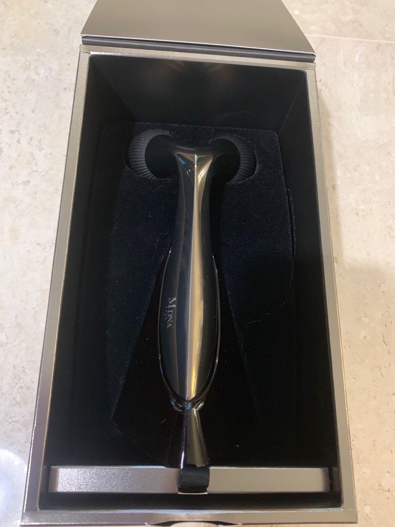 MDNA Skin The Beauty Roller Refa on Carousell