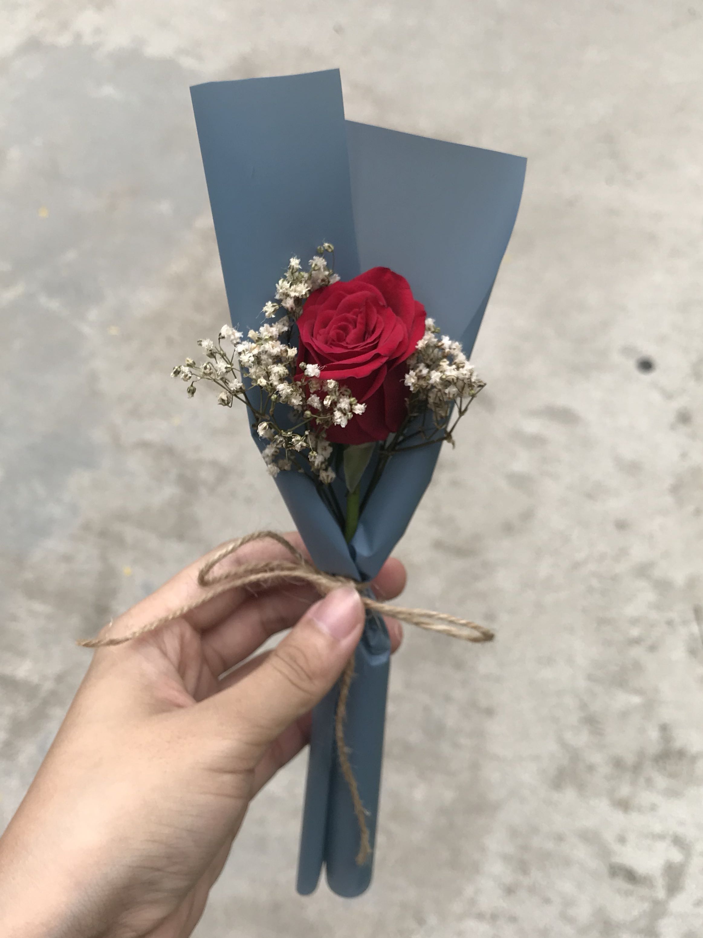 Red rose single stalk bouquet, Gardening, Flowers & Bouquets on Carousell
