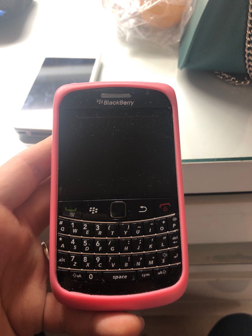 Blackberry Onyx, Telepon Seluler & Tablet, Lainnya di Carousell