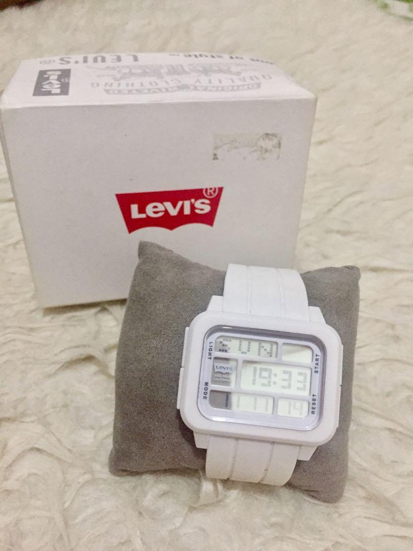#visitsingapore Original Levi's White Rubber Watch, Barang Mewah, Jam ...