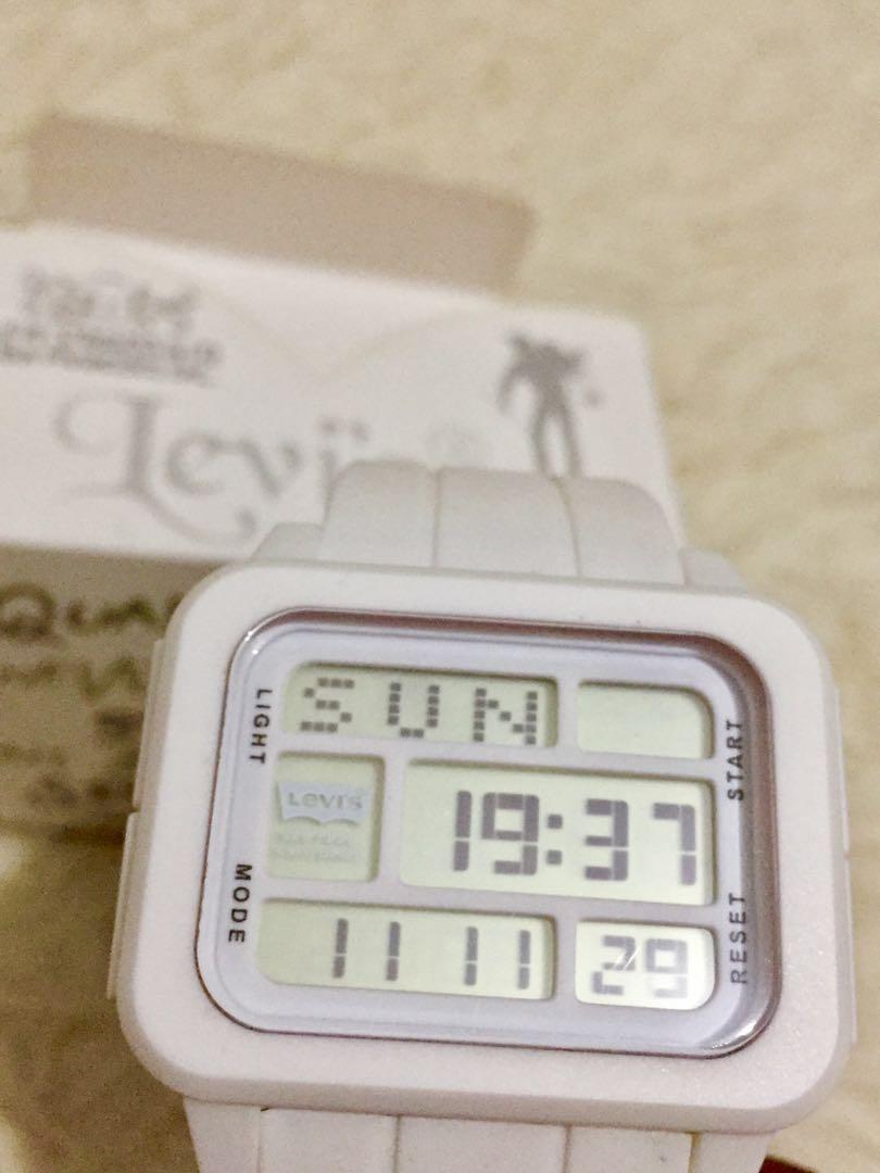#visitsingapore Original Levi's White Rubber Watch, Barang Mewah, Jam ...