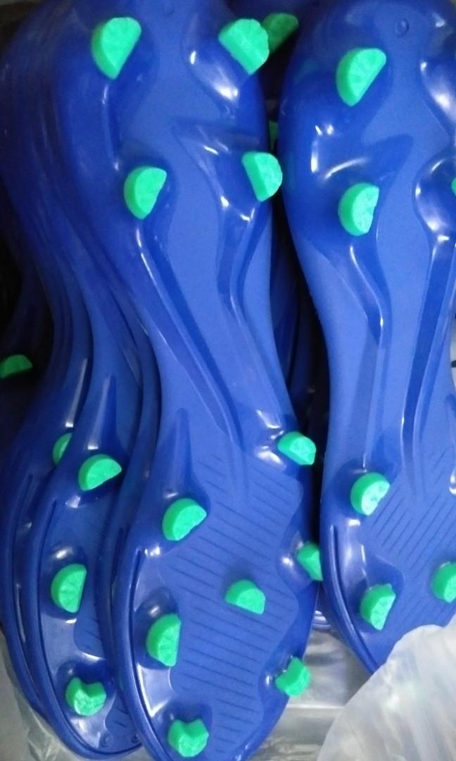 Tapak kasut bola, Sports Equipment, Sports & Games, Racket & Ball ...