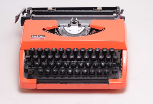 Vintage Typewriter -Brother 210, Hobbies & Toys, Memorabilia ...