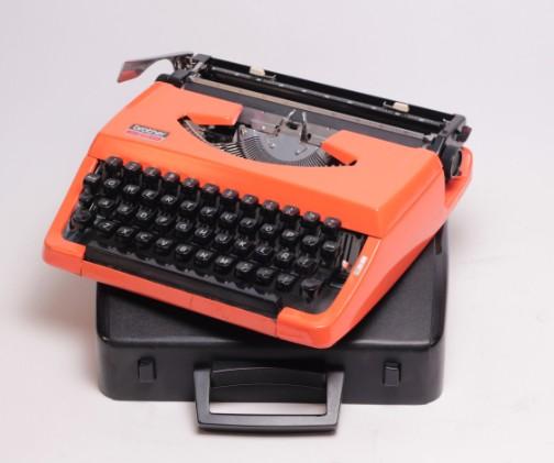 Vintage Typewriter -Brother 210, Hobbies & Toys, Memorabilia ...