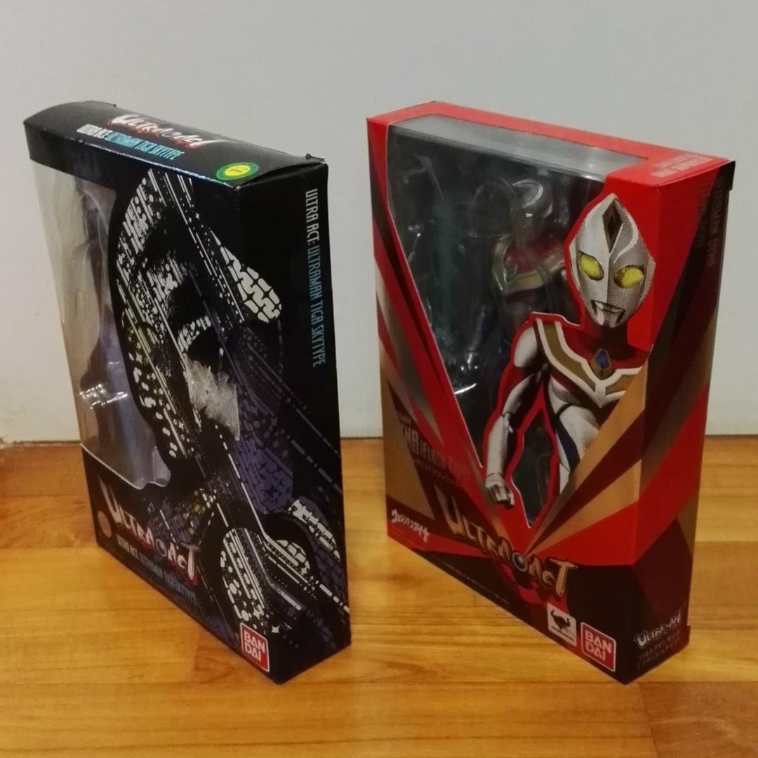 Bandai Ultra Act : Ultraman Dyna Flash Type with Free Tiga Sky Type and Brother's Mantle ...
