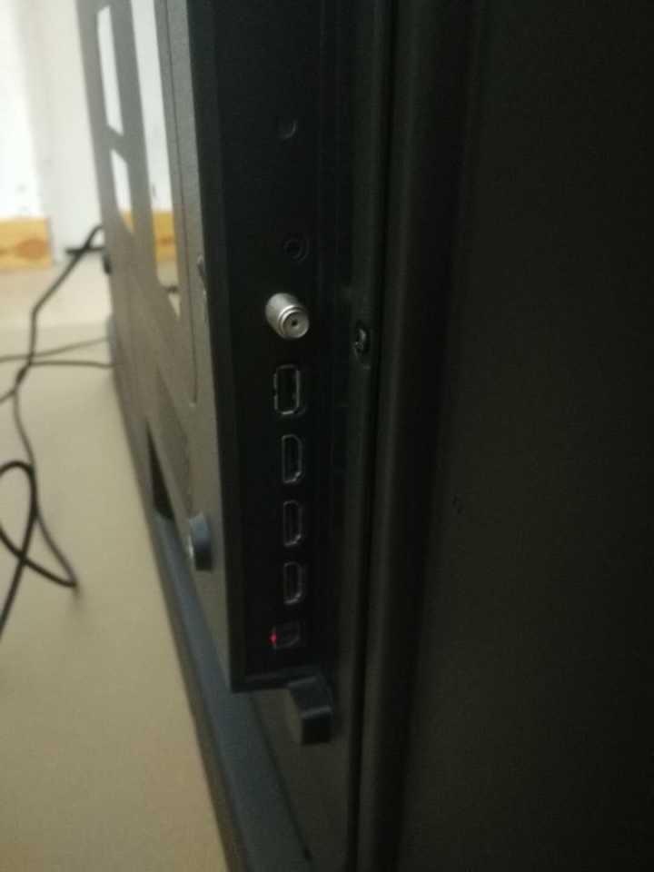 日立HITACHI50吋4k智慧液晶電視Smart Roku TV全新, 家庭電器, 電視 & 其他娛樂, 電視 - Carousell